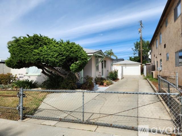 2 BR, 1 BA Apartment 1322 Roycroft Avenue, Long Beach, CA 90804