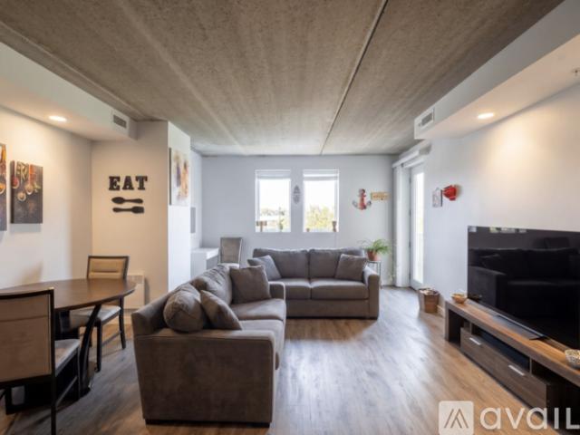2 BR, 1 BA Apartment 1323 W Morse Ave, Unit 709, Chicago, IL 60626