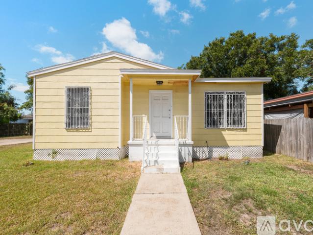 2 BR, 1 BA Apartment 132 Central Park Dr, Brownsville, TX 78520