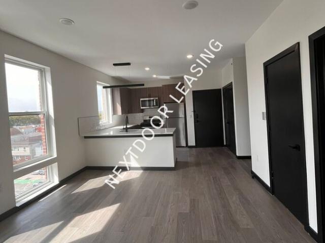 2 BR, 1 BA Apartment 132 Mallory Ave, Jersey City, NJ 07304