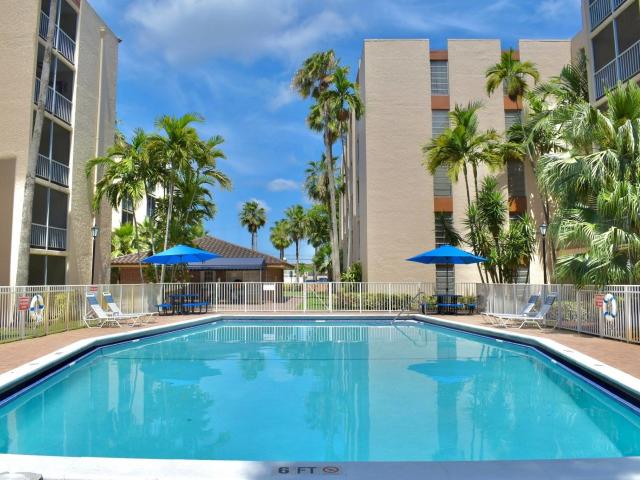 2 BR, 1 BA Apartment 1333 West 49th Place Unit 201, Hialeah, FL 33012