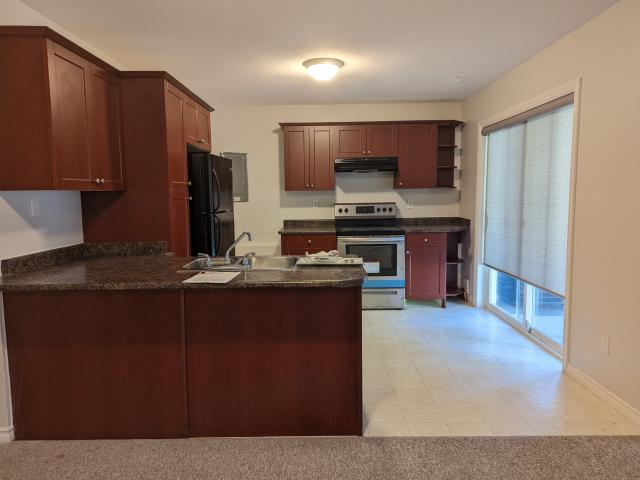2 BR, 1 BA Apartment 13375 237a St, Maple Ridge, BC V4R 2V2