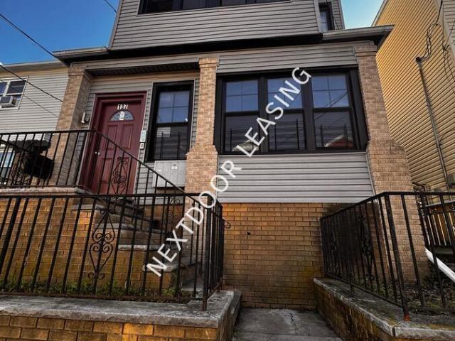 2 BR, 1 BA Apartment 137 Myrtle Ave, Jersey City, NJ 07305