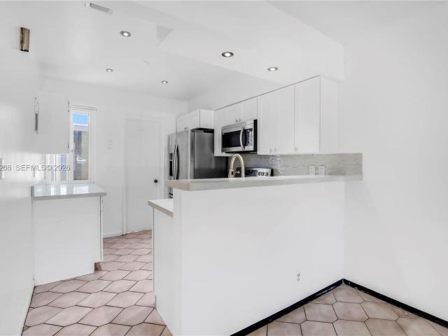 2 BR, 1 BA Apartment 137 Northeast 1st Court, Dania Beach, FL 33004