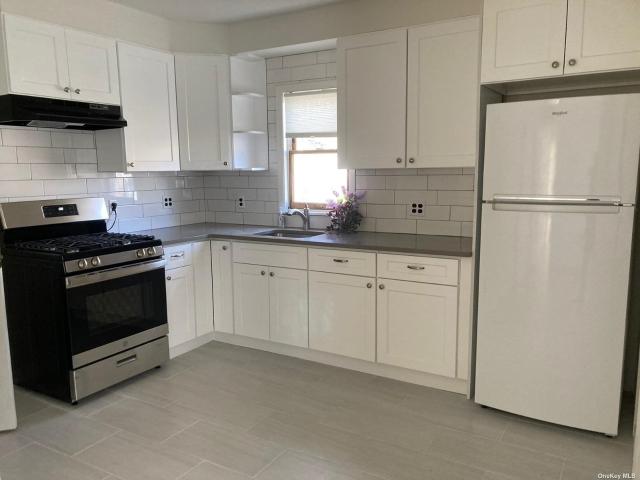 2 BR, 1 BA Apartment 137 Pilgrim Place, Valley Stream, NY 11580