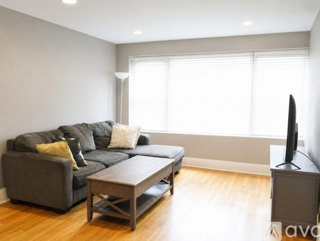 2 BR, 1 BA Apartment 1345 W Fargo Ave, Unit 1E, Chicago, IL 60626