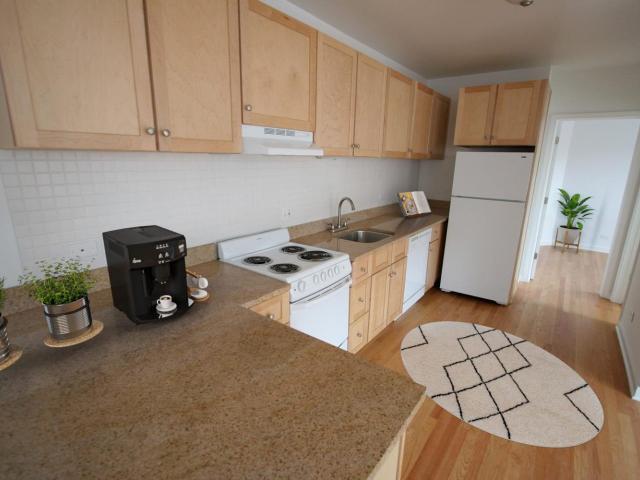 2 BR, 1 BA Apartment 1350 East 53rd Street Unit 5236 002, Chicago, IL 60615