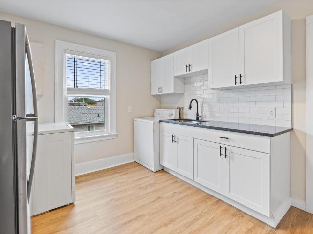 2 BR, 1 BA Apartment 1358 Pierre Ave, Windsor, ON N8X 4P1