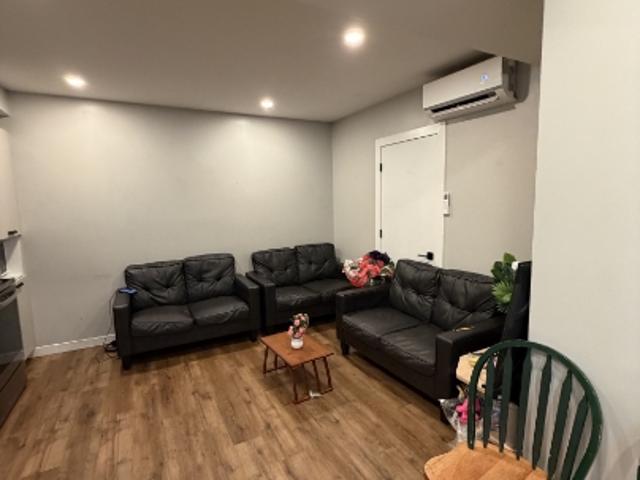 2 BR, 1 BA Apartment 1371 Maxime St, Ottawa, ON K1B 3L2