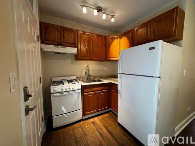 2 BR, 1 BA Apartment 1381 W Greenleaf Ave, Unit 3S, Chicago, IL 60626