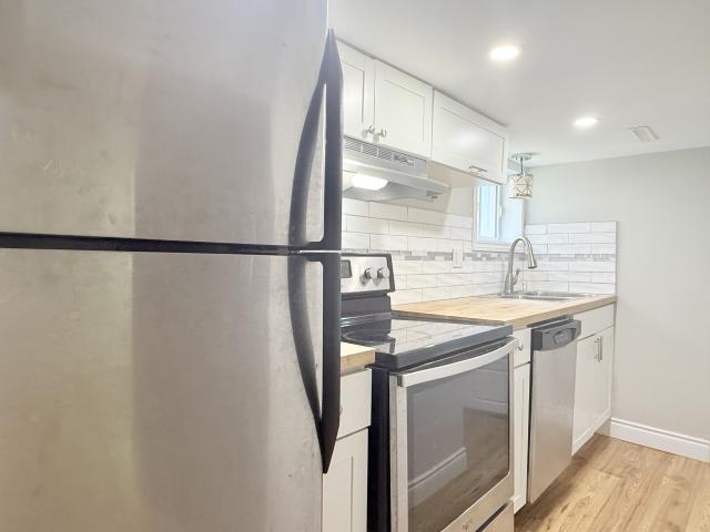 2 BR, 1 BA Apartment 1396 Lillian Ave, Windsor, ON N8X 4A5