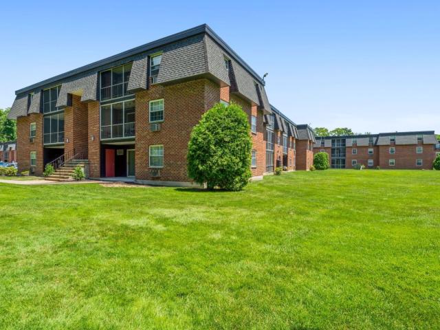 2 BR, 1 BA Apartment 13 BROOKSIDE AVE, Worcester, MA 01602