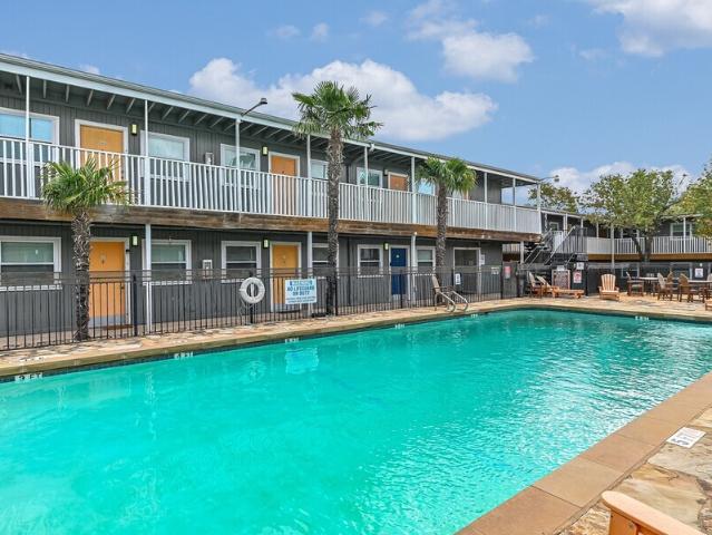 2 BR, 1 BA Apartment 2401 Manor Rd, Austin, TX 78722