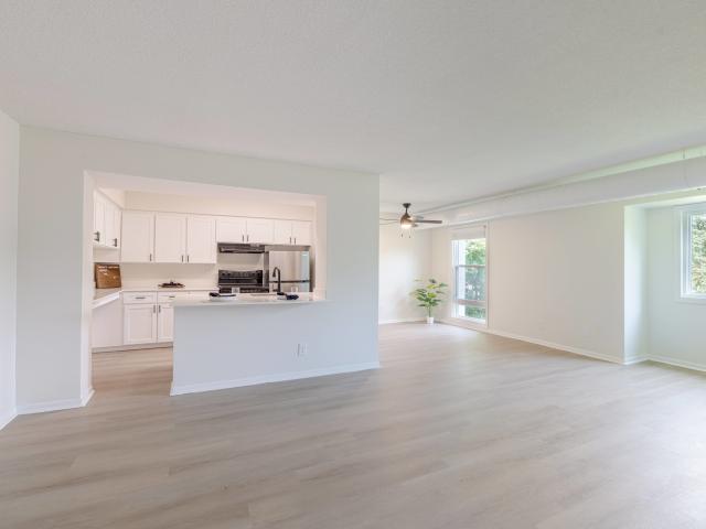 2 BR, 1 BA Apartment 240 Central Ave N Unit 230 207, Wayzata, MN 55391