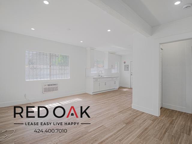 2 BR, 1 BA Apartment 2410 LaSalle Ave, Los Angeles, CA 90018