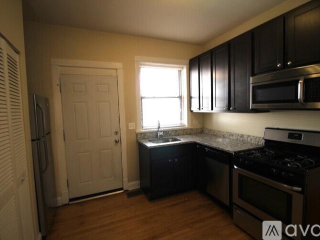 2 BR, 1 BA Apartment 2410 W Winnemac Ave, Unit 2, Chicago, IL 60625