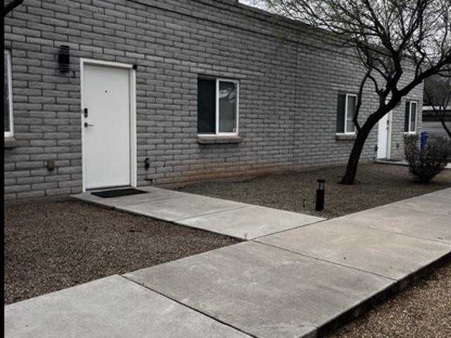 2 BR, 1 BA Apartment 2415 N Columbus Blvd, Tucson, AZ 85712