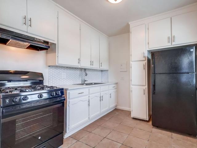 2 BR, 1 BA Apartment 2419 S Ridgeley Dr, Los Angeles, CA 90016