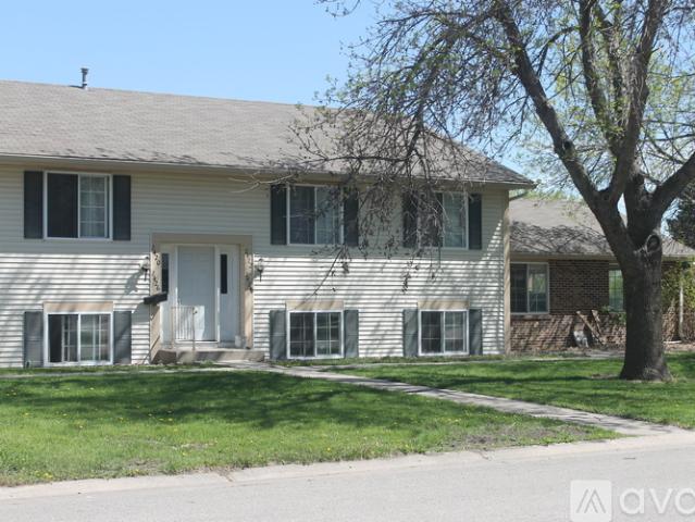2 BR, 1 BA Apartment 2420 4th Ave SE, Unit 1, Willmar, MN 56201