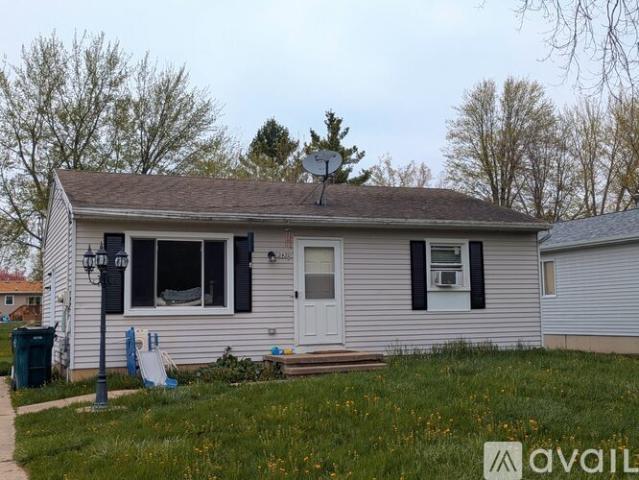 2 BR, 1 BA Apartment 2420 Radford Road, Lansing, MI 48911