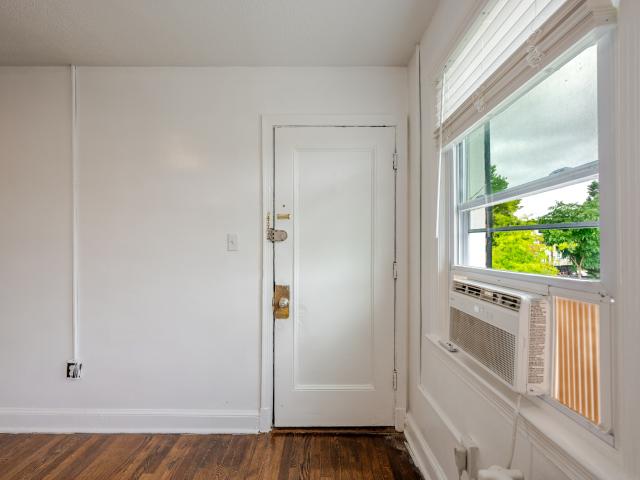 2 BR, 1 BA Apartment 2425 E St NE, Washington, DC 20002