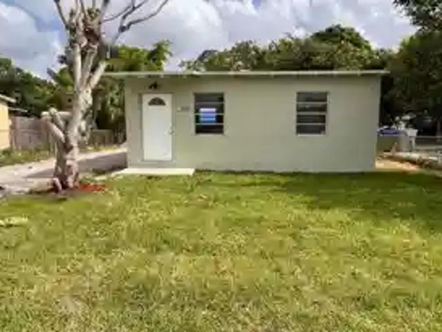 2 BR, 1 BA Apartment 2425 NW 4th Ct, Pompano Beach, FL 33069