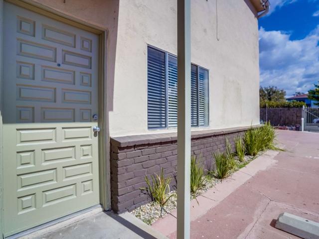 2 BR, 1 BA Apartment 2425 S Ridgeley Dr, Los Angeles, CA 90016