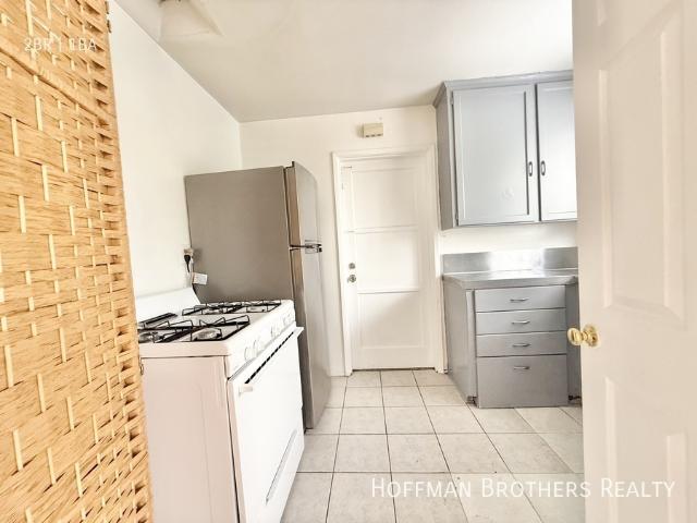 2 BR, 1 BA Apartment 2425 Silver Lake Blvd, Los Angeles, CA 90039