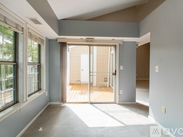 2 BR, 1 BA Apartment 2429 South Walter Reed Drive, Unit C, Arlington, VA 22206