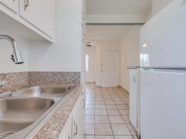 2 BR, 1 BA Apartment 2431 S Ridgeley Dr, Los Angeles, CA 90016