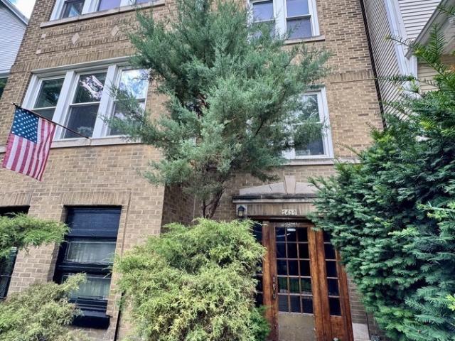 2 BR, 1 BA Apartment 2439 N Francisco Ave, Chicago, IL 60647