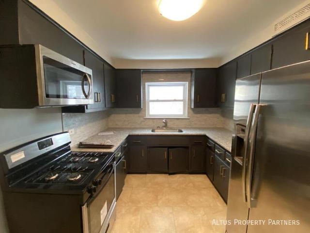 2 BR, 1 BA Apartment 2439 West 116th Street 2East, Chicago, IL 60655