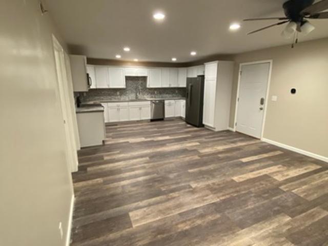 2 BR, 1 BA Apartment 247 E Walnut St, Unit B, Oglesby, IL 61348