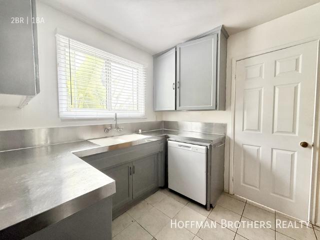 2 BR, 1 BA Apartment 2453 Silver Lake Blvd, Los Angeles, CA 90039
