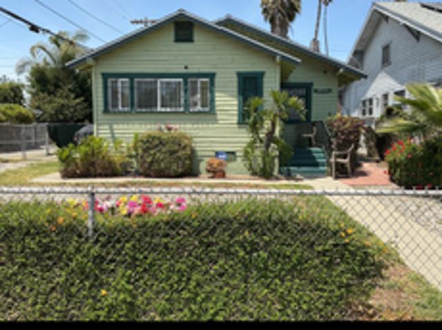 2 BR, 1 BA Apartment 245 West 66th Street, Los Angeles, CA 90003