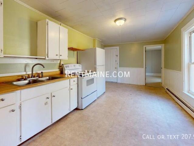 2 BR, 1 BA Apartment 24 Birch St. Apt Bangor, ME 04401
