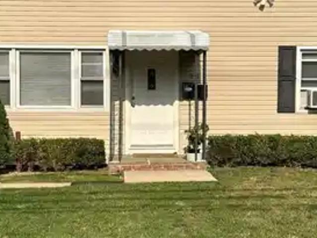 2 BR, 1 BA Apartment 24 Crescent Bch Rd, Glen Cove, NY 11542