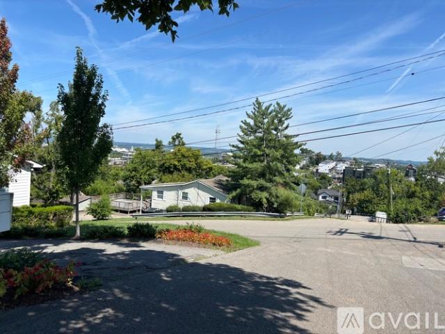 2 BR, 1 BA Apartment 253 35th Avenue North, Nashville, TN 37209