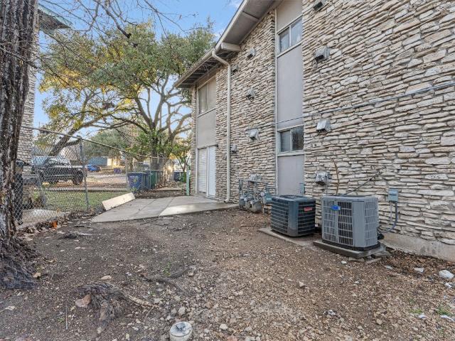 2 BR, 1 BA Apartment 2501 Manor Circle, Austin, TX 78723
