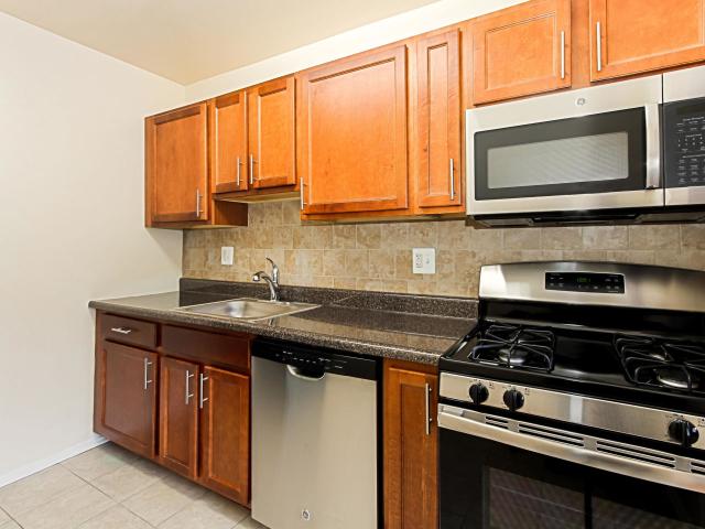 2 BR, 1 BA Apartment 2515 R St SE Unit 306, Washington, DC 20020
