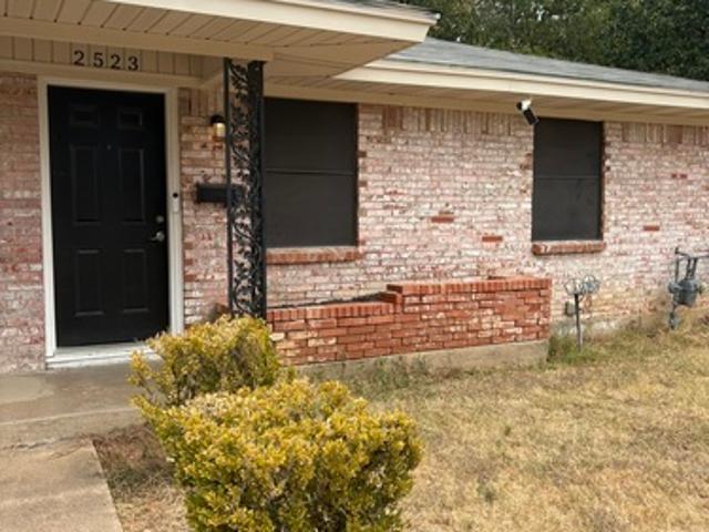 2 BR, 1 BA Apartment 2523 Normont Cir, Unit 2523, Fort Worth, TX 76103