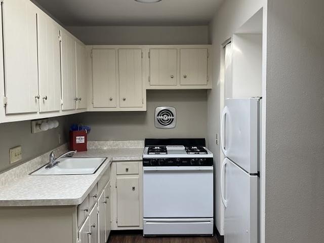 2 BR, 1 BA Apartment 2526 North Farwell Avenue Unit 2528 06, Milwaukee, WI 53211