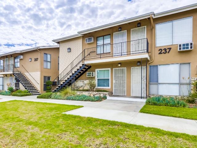 2 BR, 1 BA Apartment 257 South Gilbert Street Unit 219B, Anaheim, CA 92801