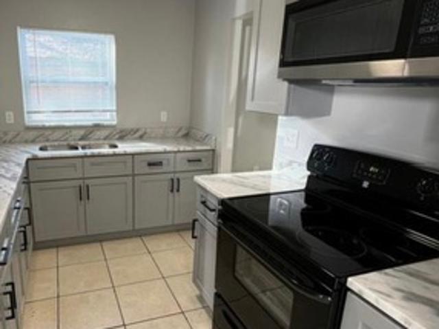 2 BR, 1 BA Apartment 2559 Chestnut Woods Drive, Lakeland, FL 33815
