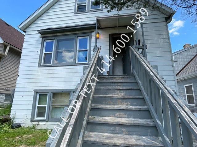 2 BR, 1 BA Apartment 2562 S 9th St, Milwaukee, WI 53215