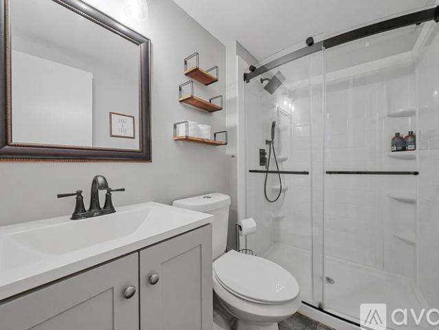2 BR, 1 BA Apartment 256 W Lake Dr, Cadillac, MI 49601