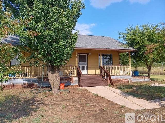 2 BR, 1 BA Apartment 2585 County Road 305, Jarrell, TX 76537
