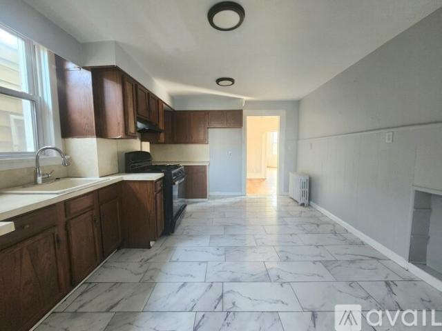 2 BR, 1 BA Apartment 261 New York Ave, Unit 2, Newark, NJ 07105