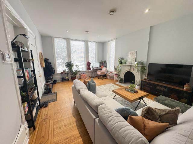 2 BR, 1 BA Apartment 262 James St South, Hamilton, ON L8P3B5