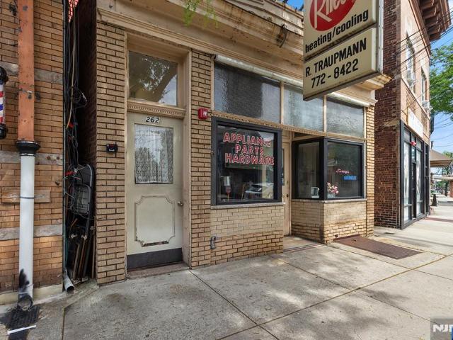 2 BR, 1 BA Apartment 262 Parker Ave, Clifton, NJ 7011